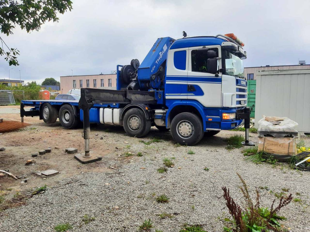 HMF 80T: Noole pikkus 42m, kraana tõste jõud 14t - Akraanad